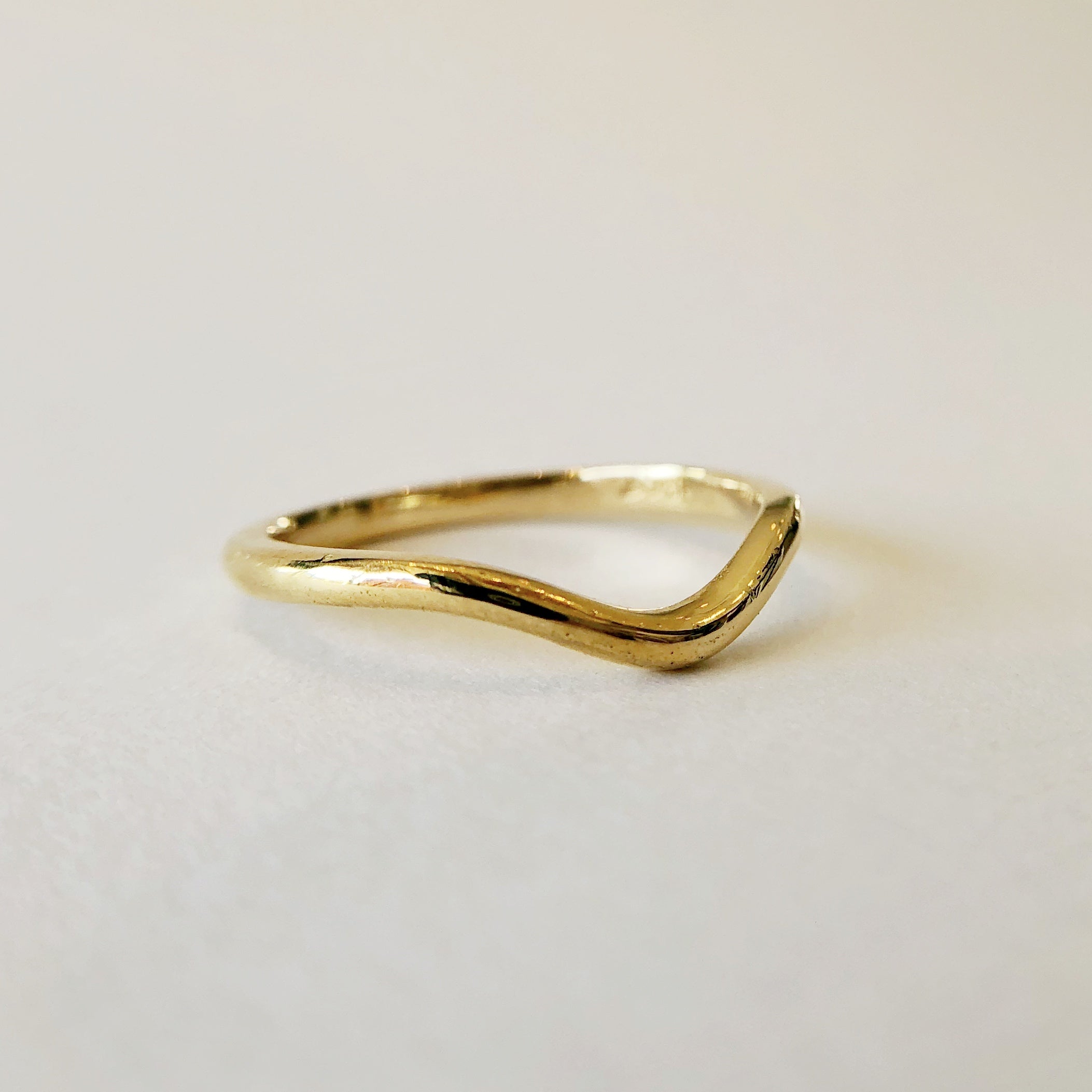 Modest Peak Ring – Geneine Honey Bespoke Jewellery