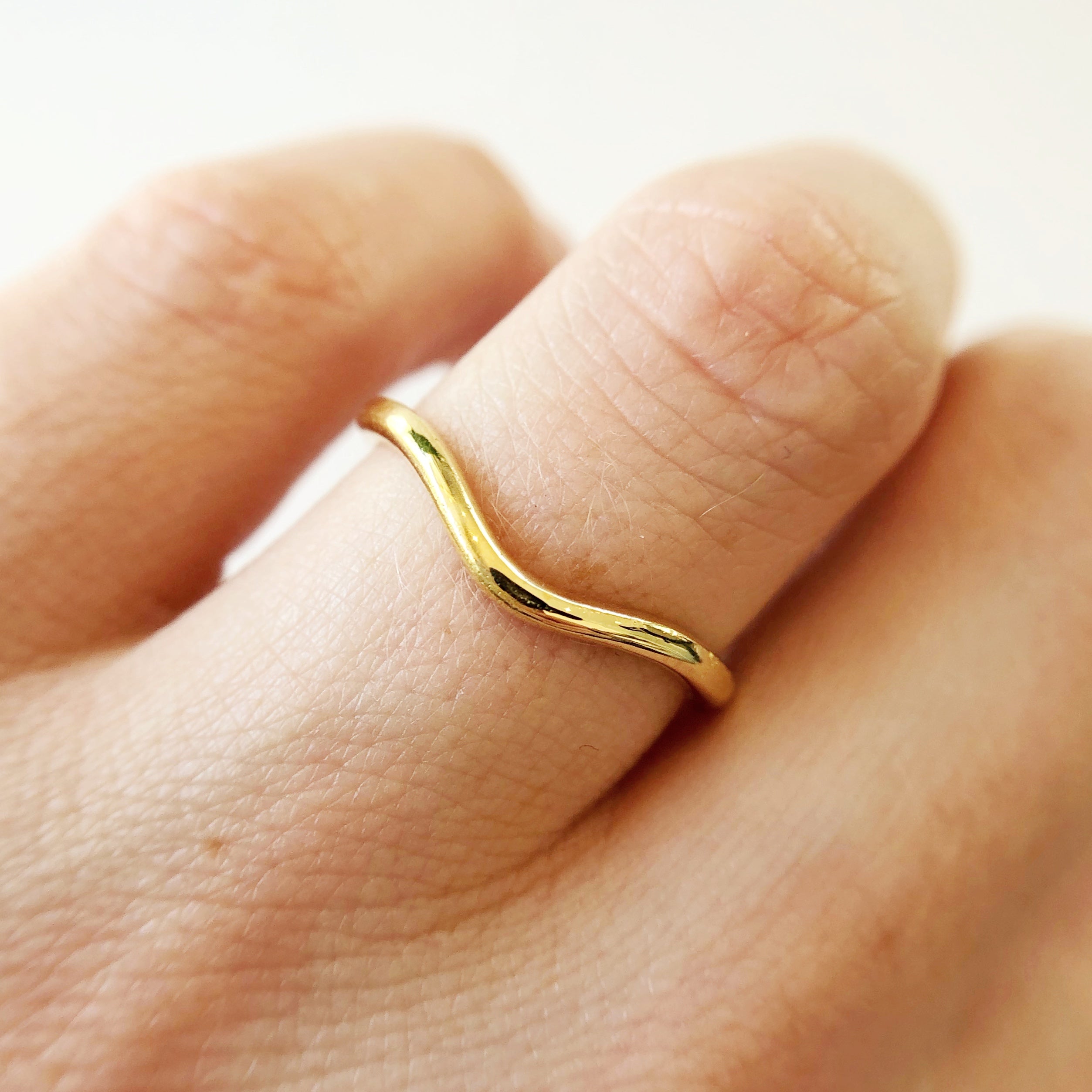 Modest Peak Ring – Geneine Honey Bespoke Jewellery